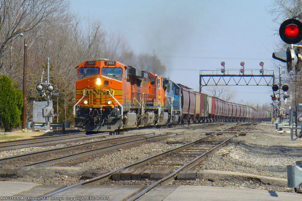 BNSF 7651 westbound